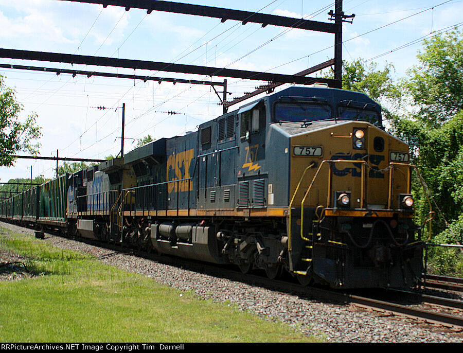 CSX 757 on Q702